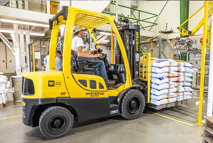 Pneumatic Tire Forklift Rentals | Papé MH